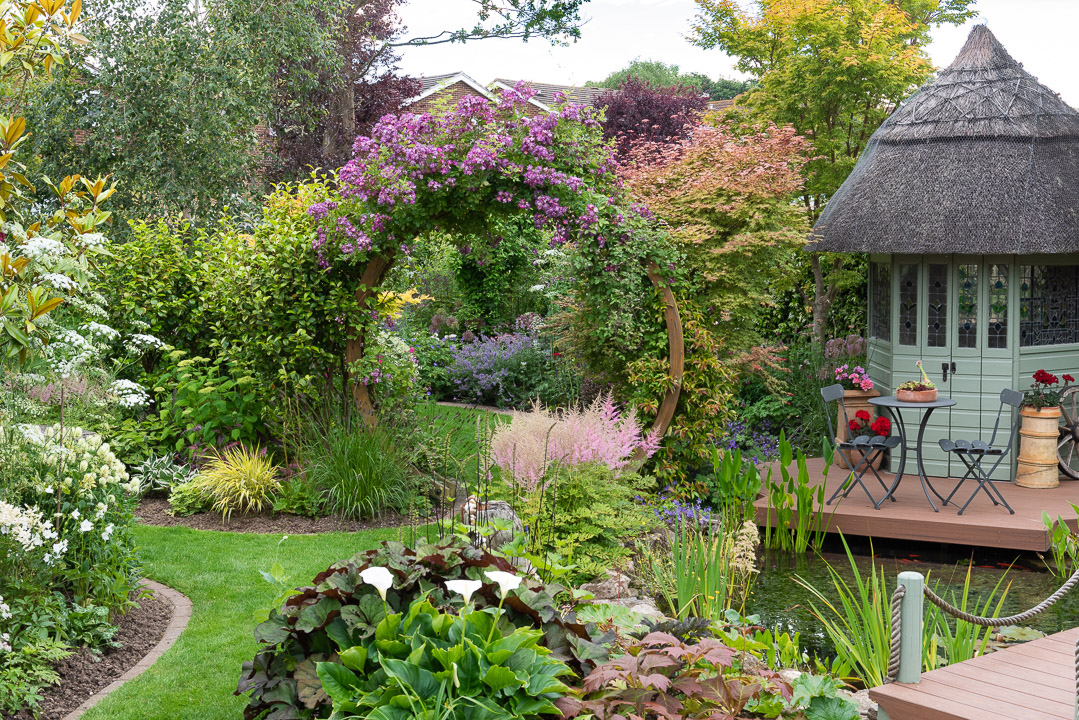Jill’s Gorgeous Garden in June – Nicola Stocken