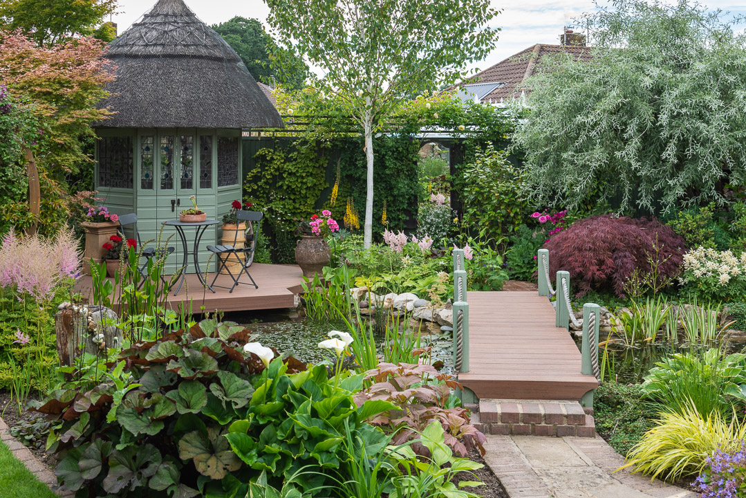 Jill’s Gorgeous Garden in June – Nicola Stocken