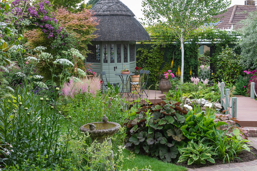 Jill’s Gorgeous Garden in June – Nicola Stocken