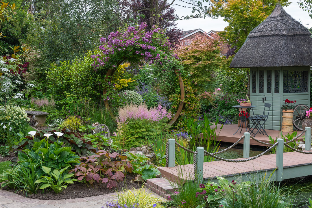 Jill’s Gorgeous Garden in June – Nicola Stocken